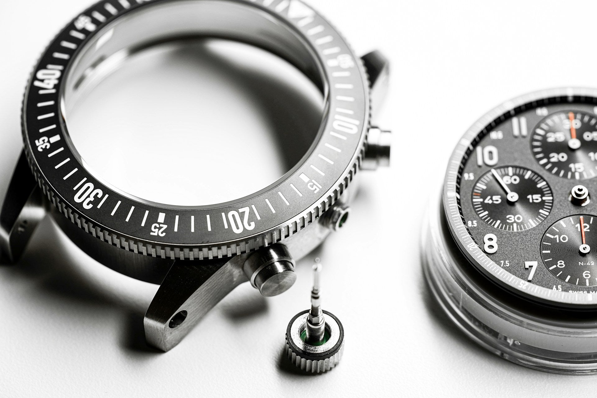 Custom Watch Dials: Breathe New Life into Your Timepiece